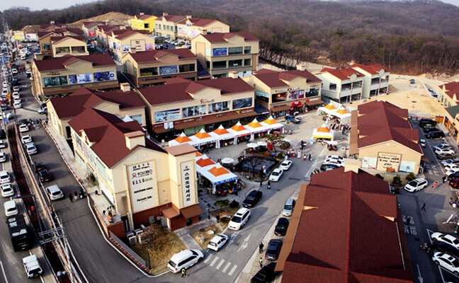 Hassle-Free Shopping: Yeoju Premium Outlet Private Van Package - Trazy ...